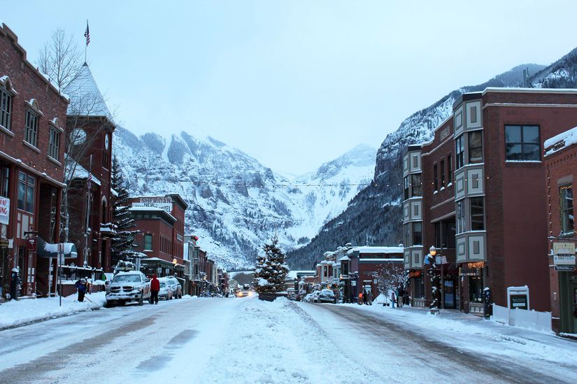 50 Prettiest Winter Towns - Snowy, Charming Winter Getaways