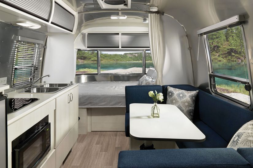 Compact Travel Guide: Choosing the Best Small RV