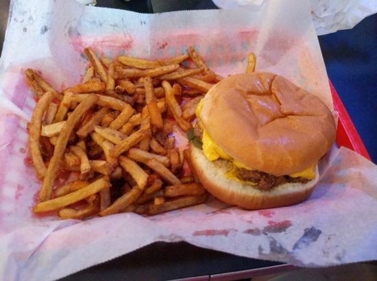 Regional Burgers Worth a Trip: Juicy Lucys, Sloppers, & More | Cheapism.com
