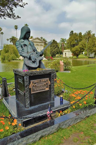Celebrities Buried At Hollywood Forever 60 Photos - Moonagedaydream.film