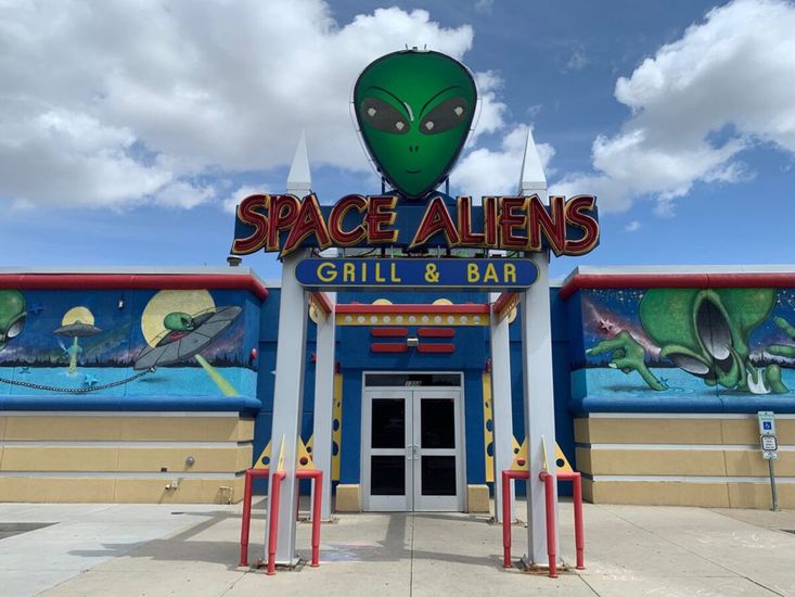 Pour One Out For These '90s Themed Restaurants